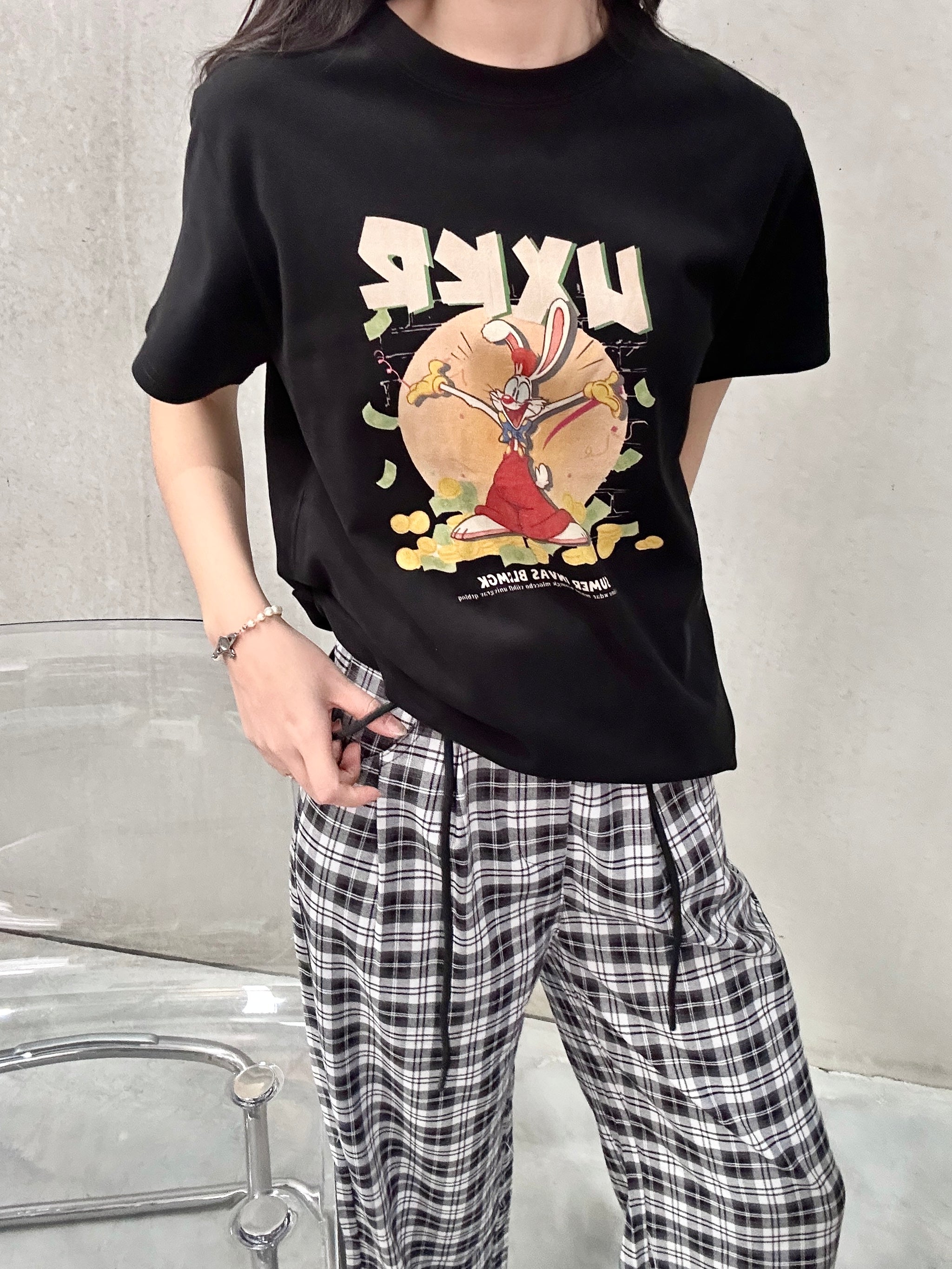 Oversized T-Shirt in Black with Cartoon Rabbit Graphic – KEIKO